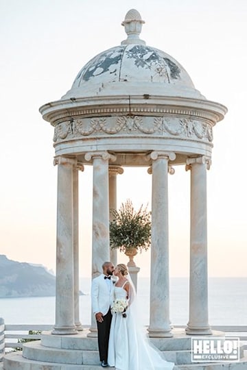 Exclusive: Alex Beresford and Imogen McKay marry at clifftop temple in ...