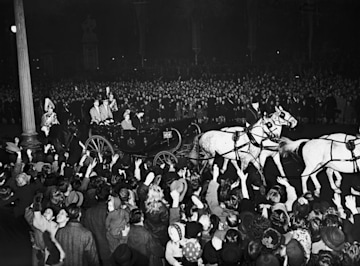 Mischievous Queen Elizabeth hid top-secret wedding guest from the world ...