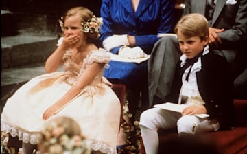 Sarah Ferguson's relative pictured yawning in hilarious royal wedding ...