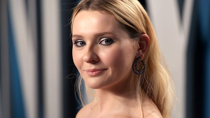 Little Miss Sunshine's Abigail Breslin's plunging wedding dress has ...