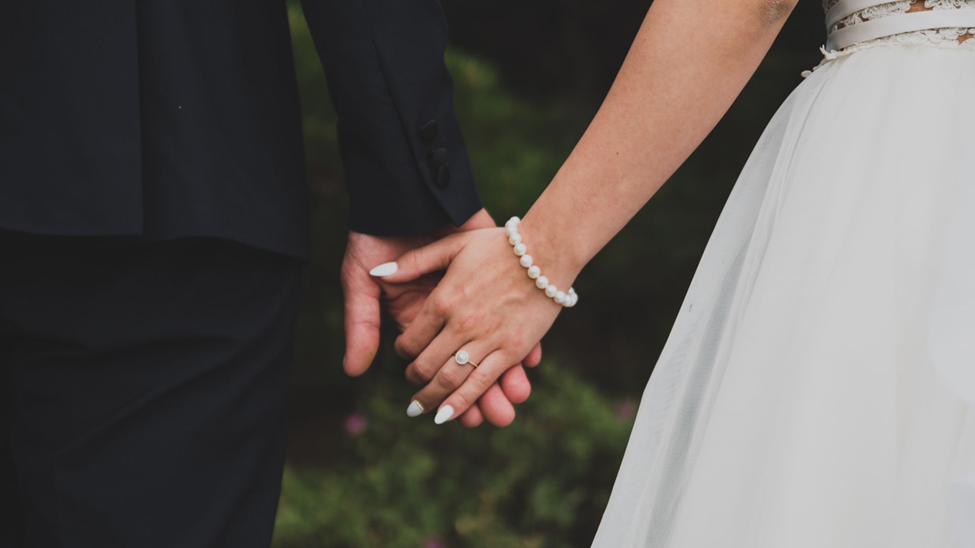 You're engaged! Crucial first steps of wedding planning, according to ...