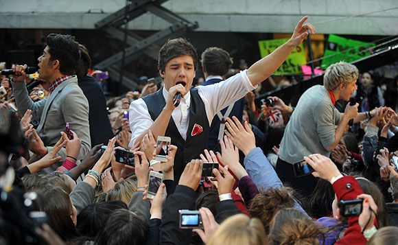 One Direction make history as their debut album enters US album charts ...