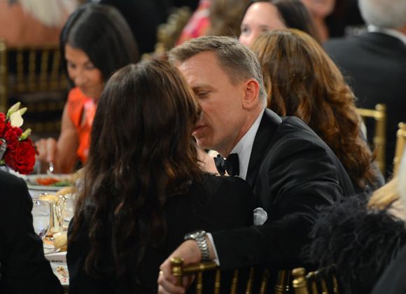 Daniel Craig scooped the award for the British Artist of the Year at ...