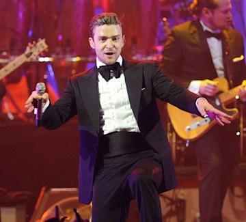 Justin Timberlake: Singer performs single Suit and Tie at DirecTV ...