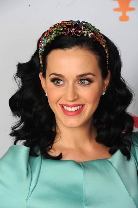 Katy Perry sparked engagement rumours with her dazzling diamond ring at ...