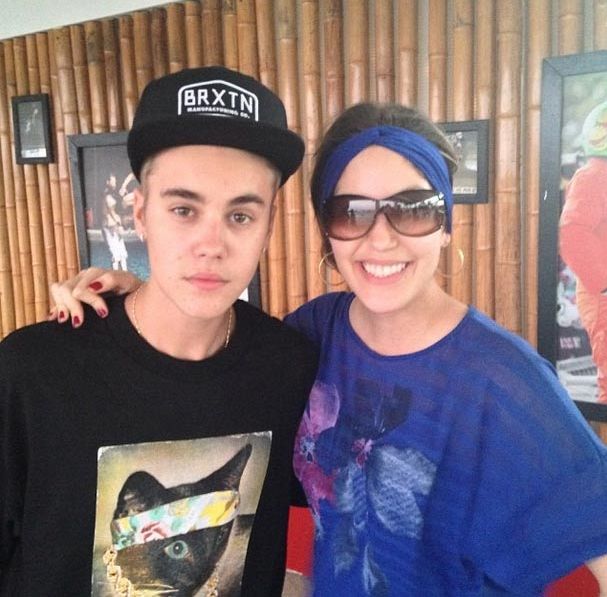 Usher flies to Panama for talks with Justin Bieber | HELLO!