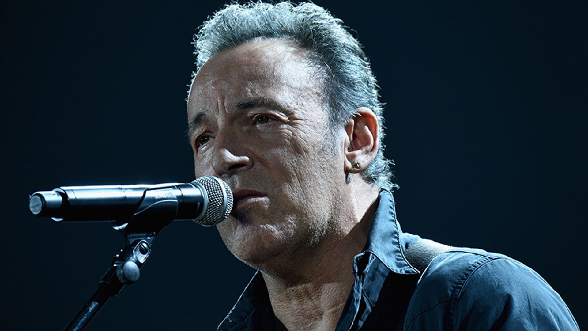 Bruce Springsteen bravely opens up about his battle with depression ...