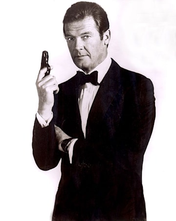 Celebrities pay tribute to Roger Moore after James Bond star passes ...