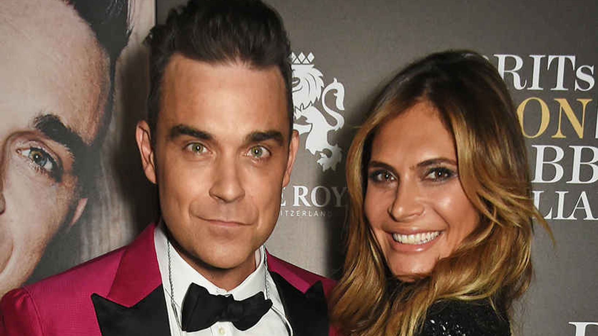 Robbie Williams' children are delighted by a firework display in sweet ...