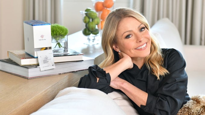 Kelly Ripa makes TV history and fans go wild | HELLO!