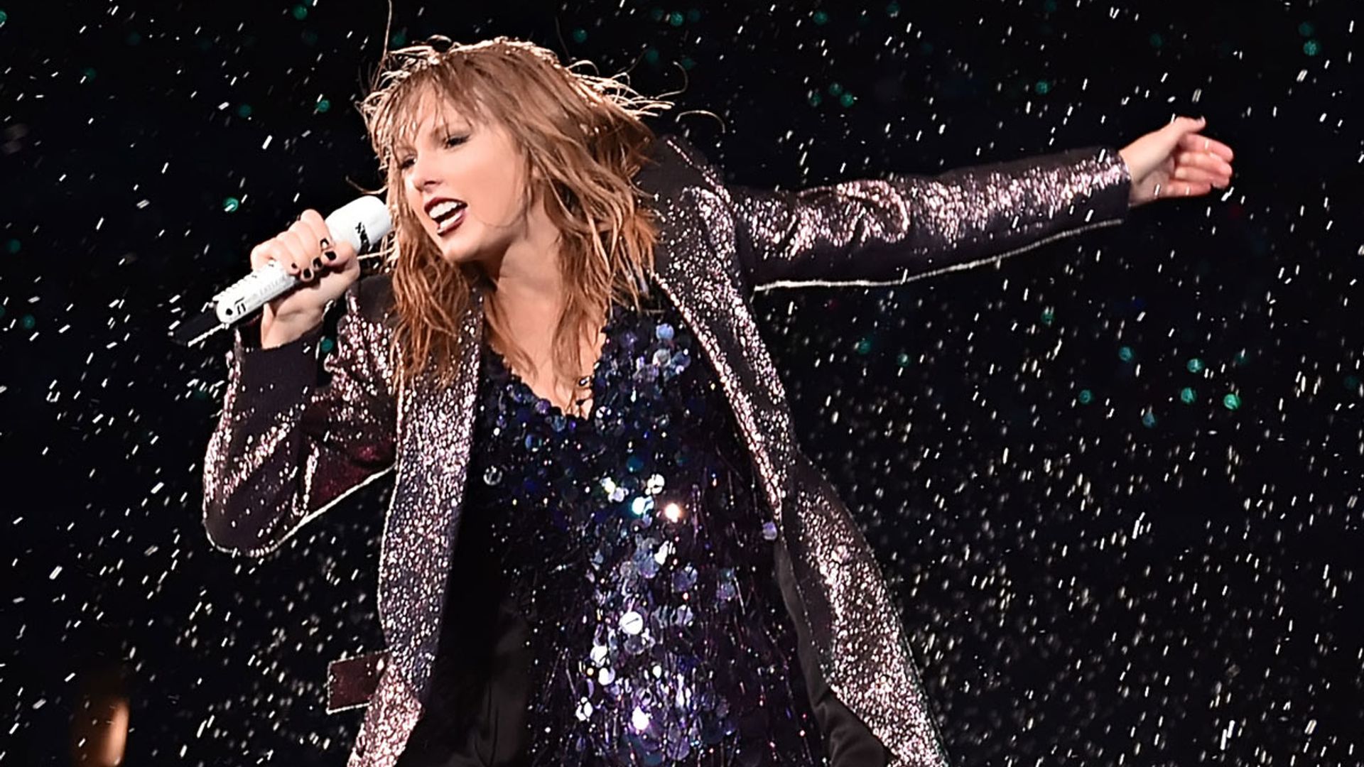 Taylor Swift featured in HELLO! magazine's Kind List | HELLO!