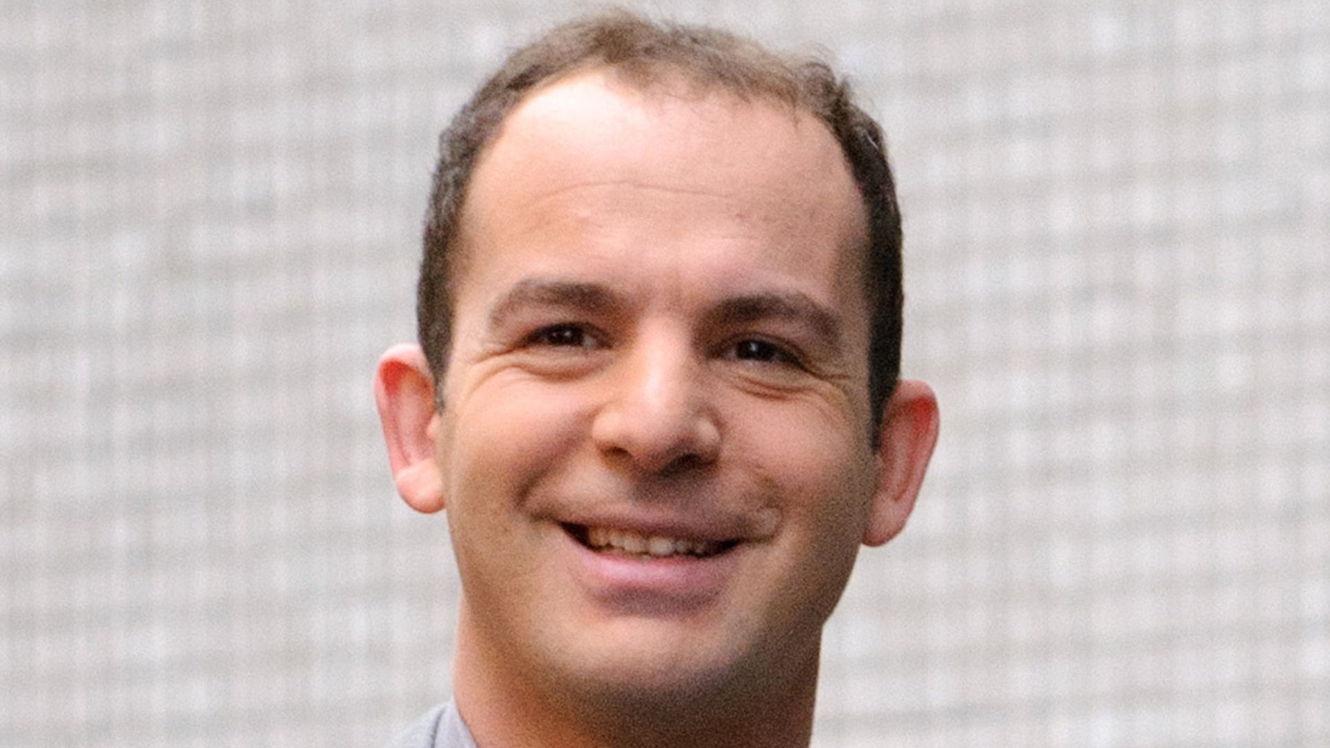 Martin Lewis wears amazing COVID-avoiding device | HELLO!