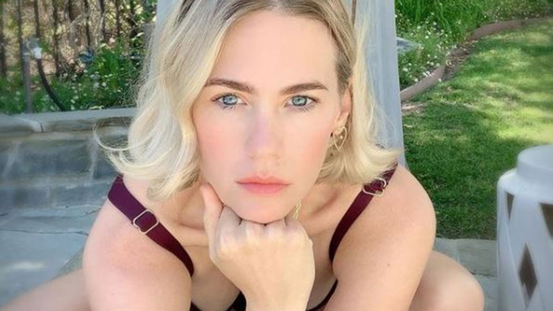 January Jones stuns in fitted white dress with incredibly cinched waist ...