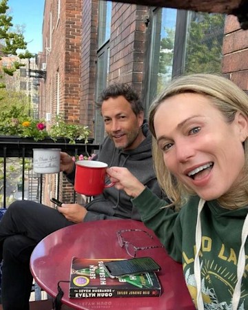 GMA's Amy Robach stuns fans with loved-up selfie as she relaxes on her ...