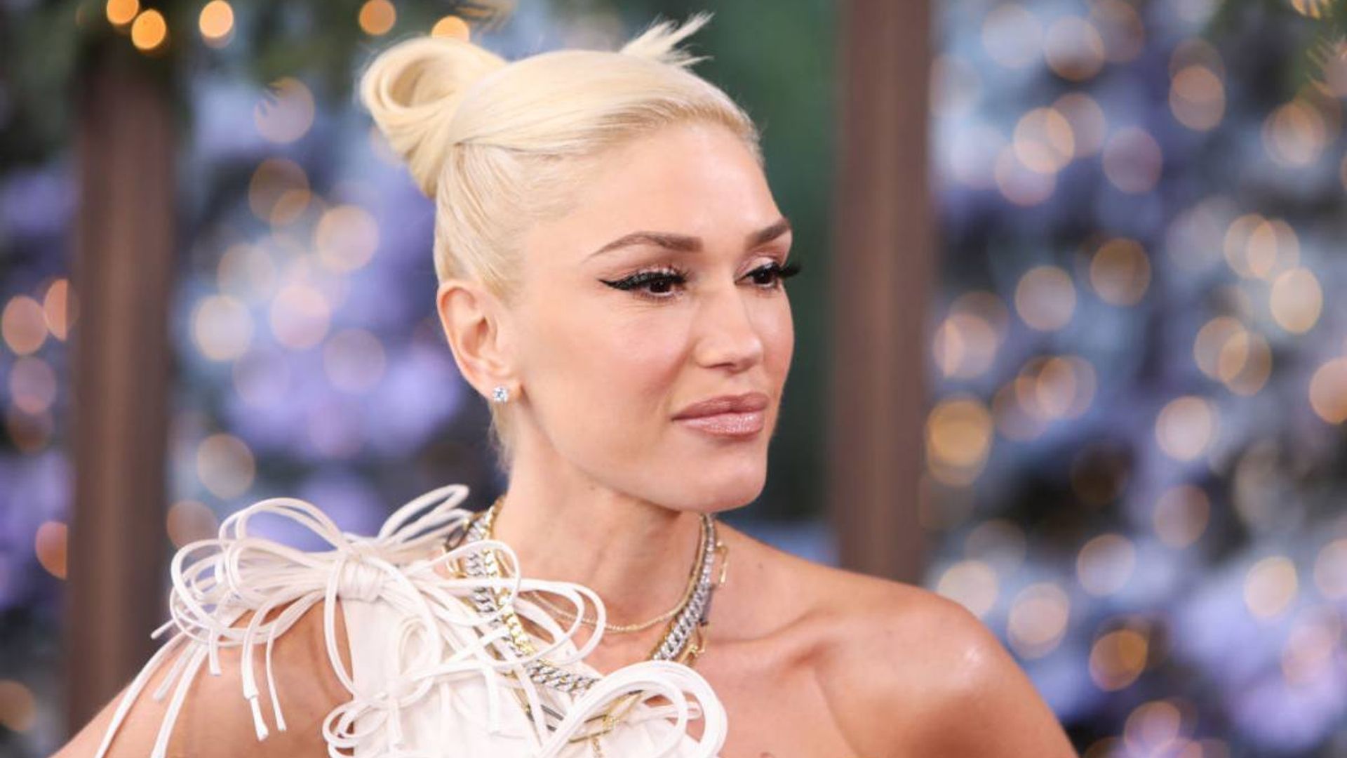 Gwen Stefani Shares Heartbreaking News With Fans Hello