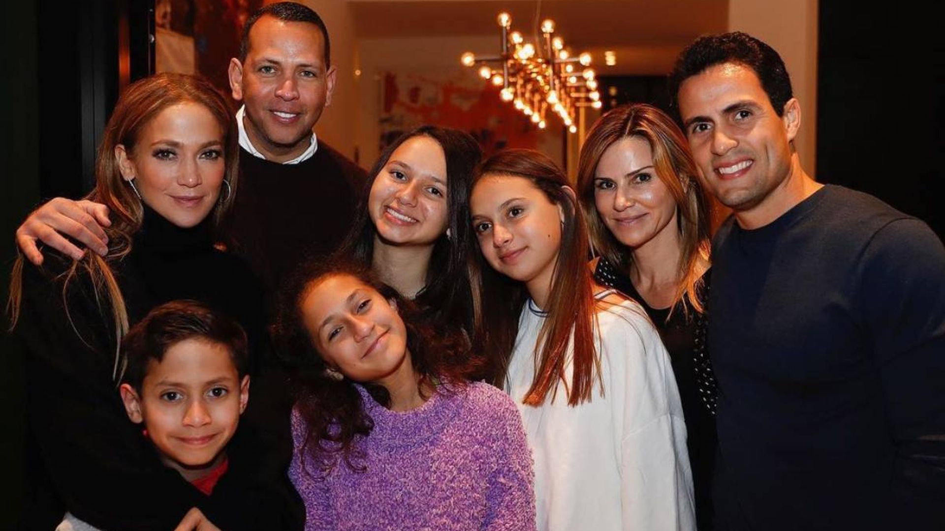Alex Rodriguez sparks reaction with family photo on beach amid Bennifer ...