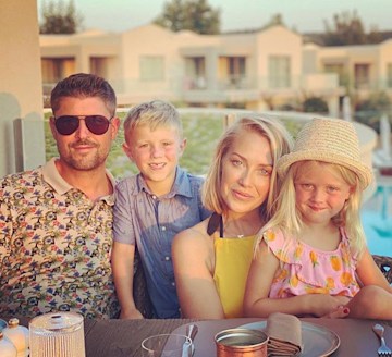 A Place in the Sun's Laura Hamilton stuns fans with throwback bikini ...