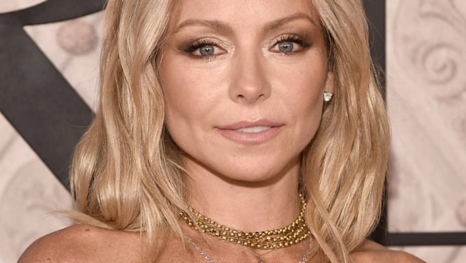 Kelly Ripa shares breathtaking beach photo during family vacation ahead ...