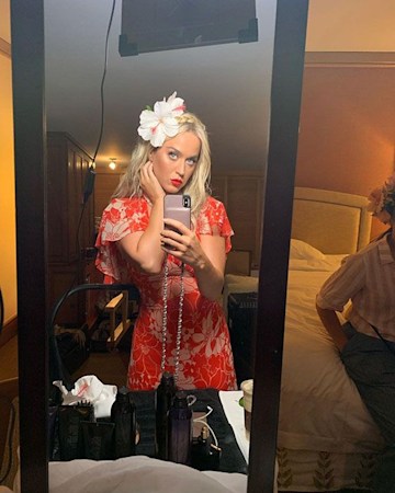 Katy Perry stuns in bold swimsuit as she poses up a storm on Hawaii ...