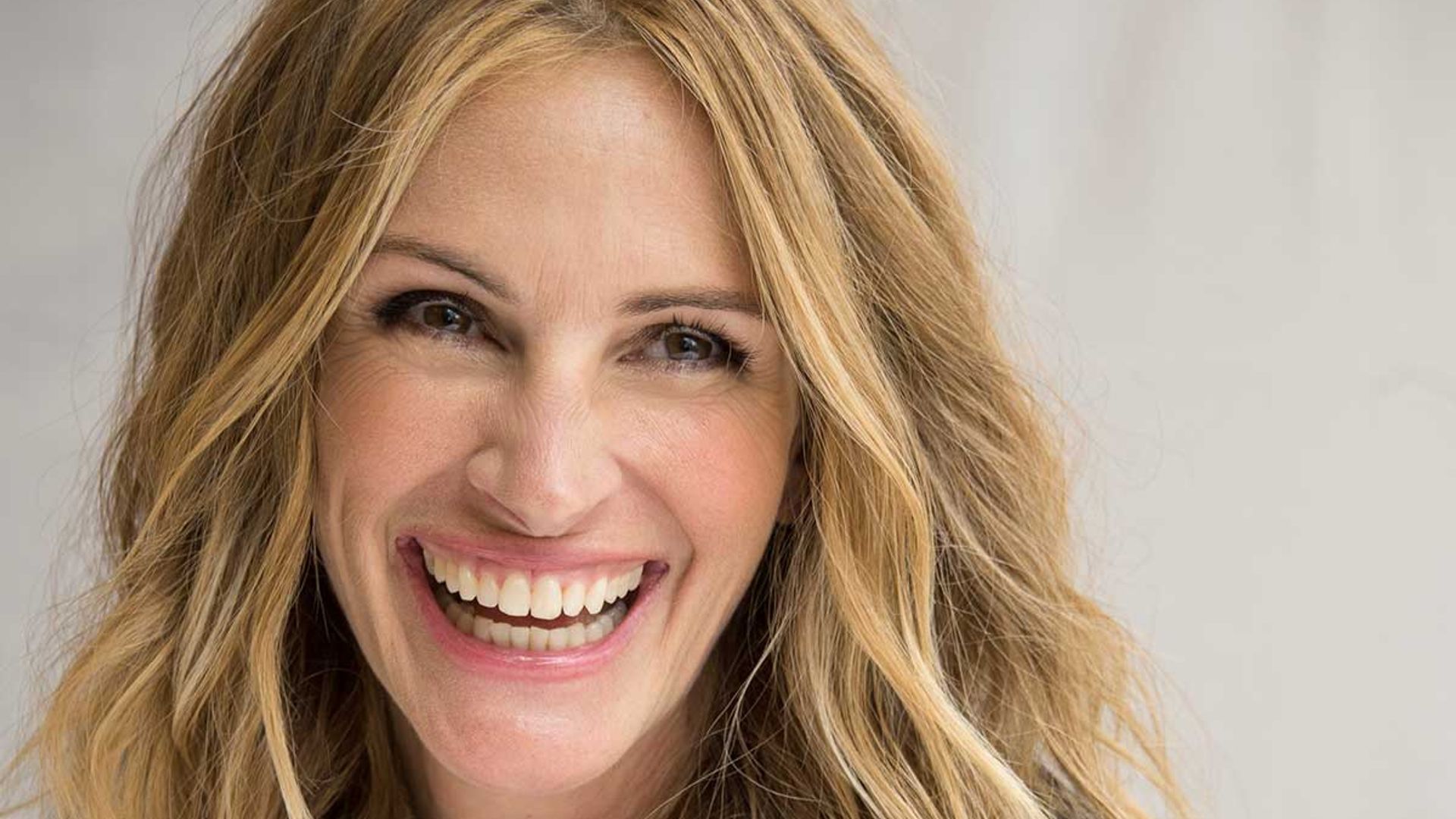 Julia Roberts is glowing in gorgeous rare selfie as she shares ...