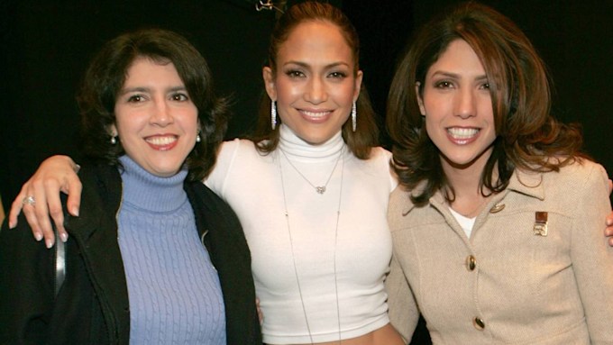 Jennifer Lopez twins with rarely-seen sister Leslie during double ...