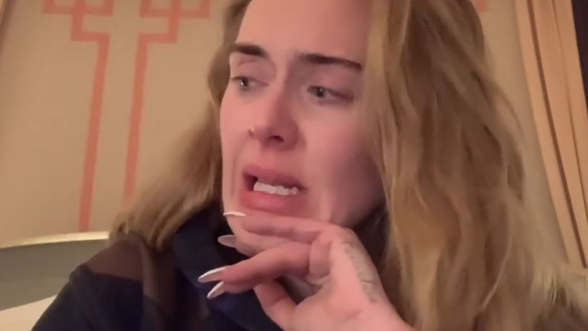 Adele breaks down in tears as she shares heartbreaking news with fans ...