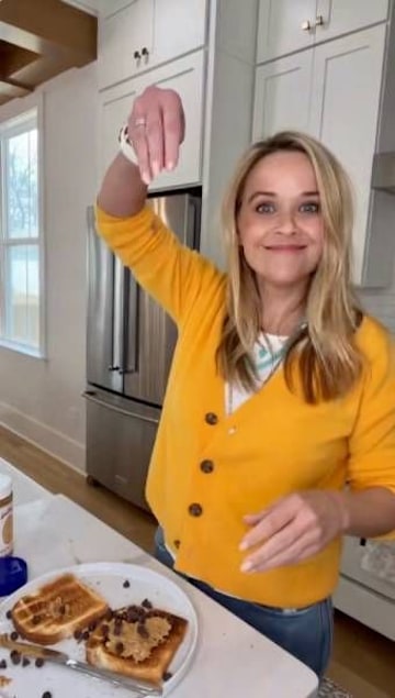 Reese Witherspoon invites fans into her massive closet giving a glimpse ...
