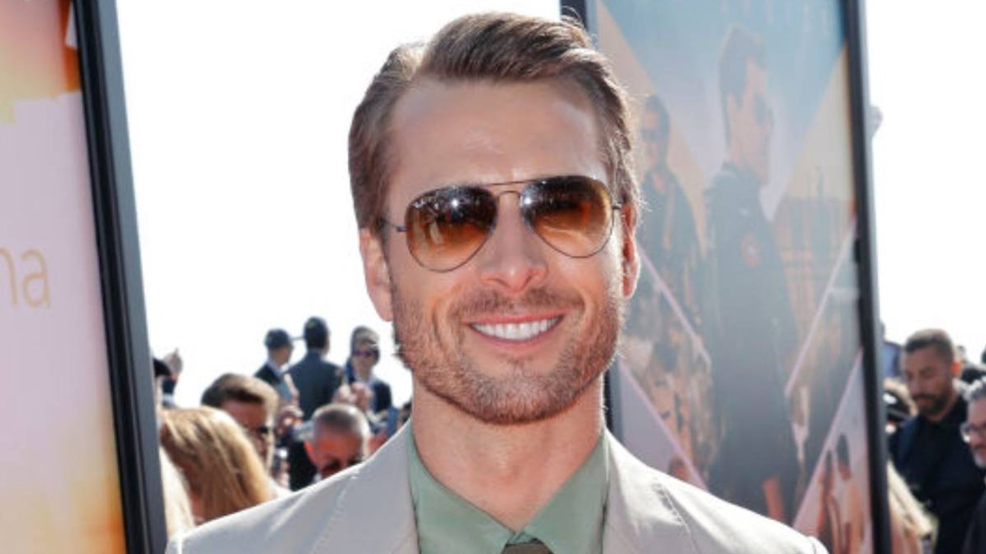 Top Guns Glen Powells Steamy Photo Sparks Major Reaction From Fans