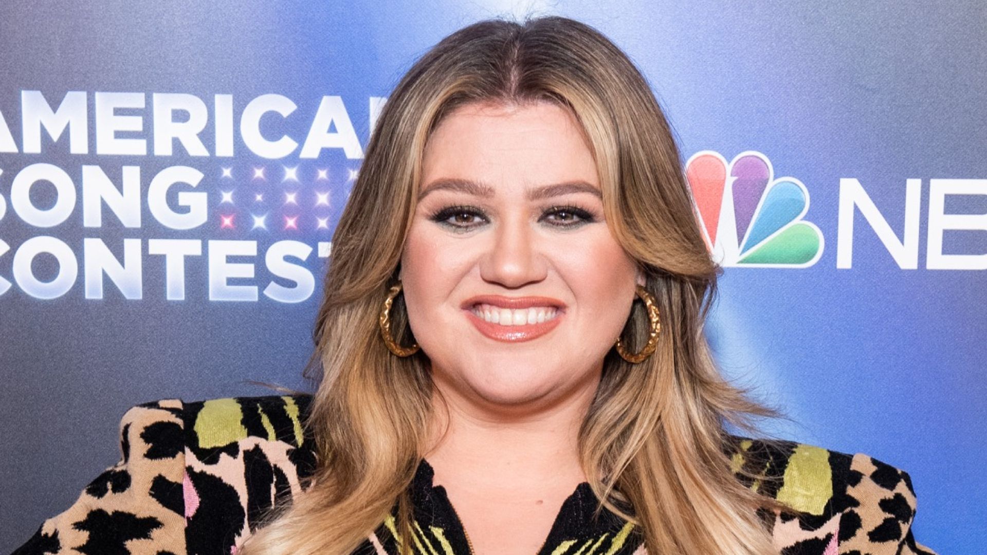Kelly Clarkson shares incredible news with fans during difficult period ...