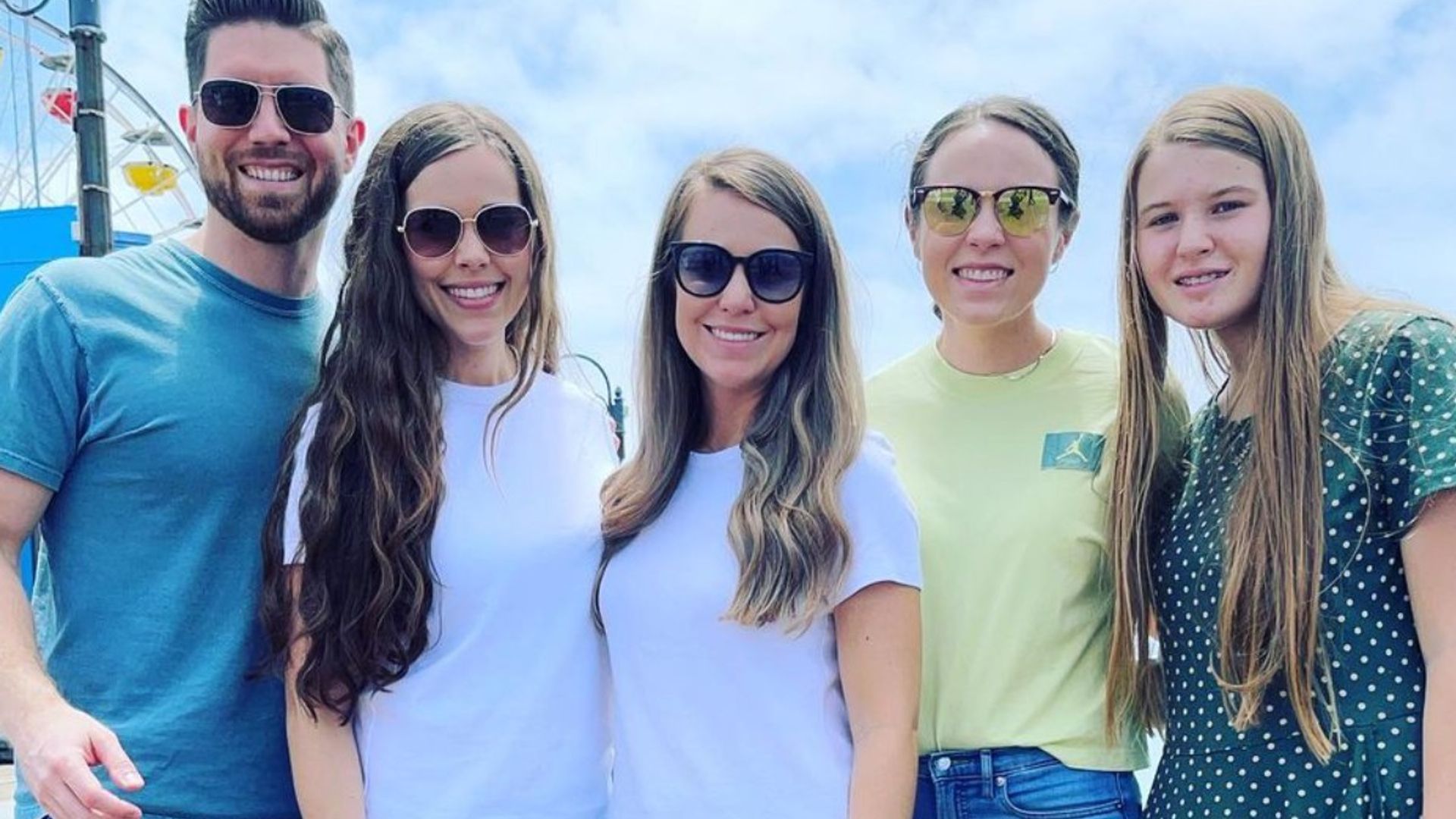 Jinger Duggar posts rare pictures of family and daughter for special ...