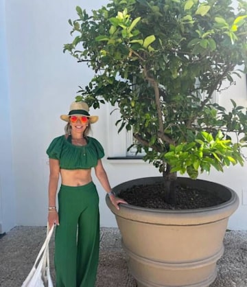 GMA's Dr. Jennifer Ashton puts bikini body on display in sun-soaked ...