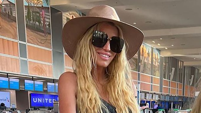 Jessica Simpson stuns in revealing sunset beach snap during 'sexy ...