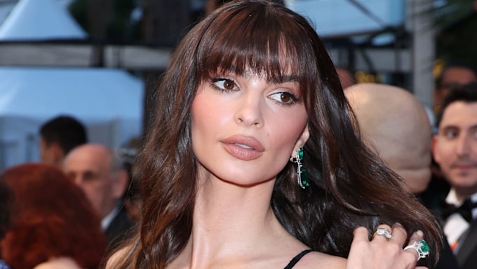Bikini-clad Emily Ratajkowski throws shade at 'ugly men' amid Sebastian ...
