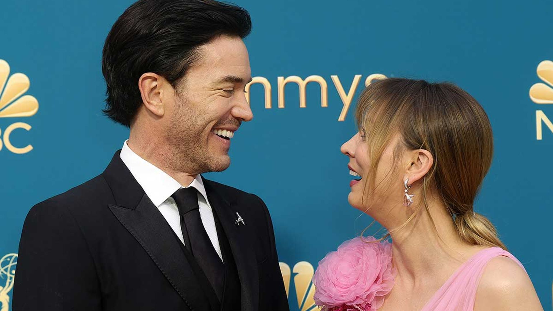 Emmys 2022: Kaley Cuoco & Tom Pelphrey caught in sweet moment during ...
