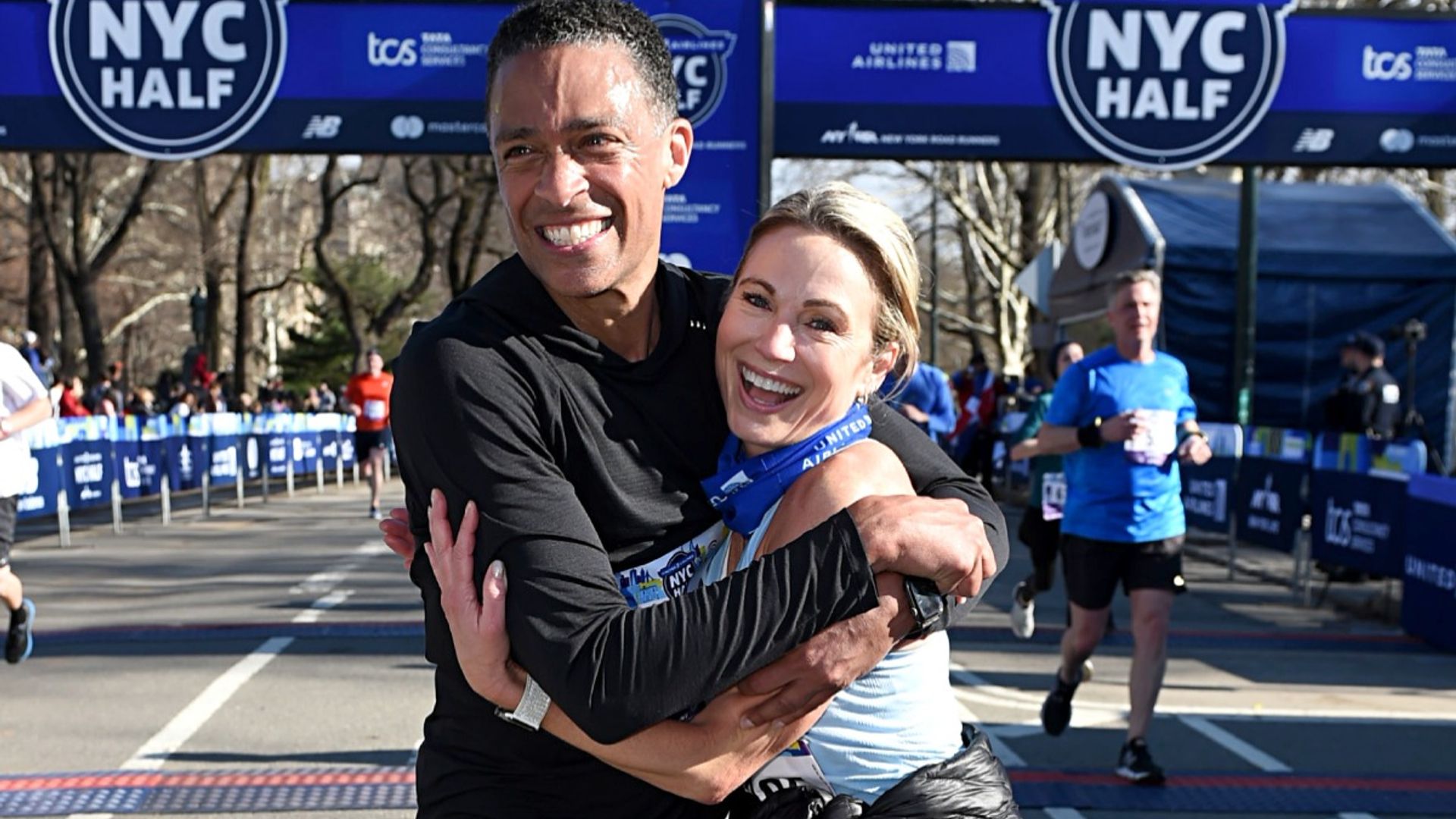 GMA3's Amy Robach and T.J. Holmes photographed together during cozy NY ...