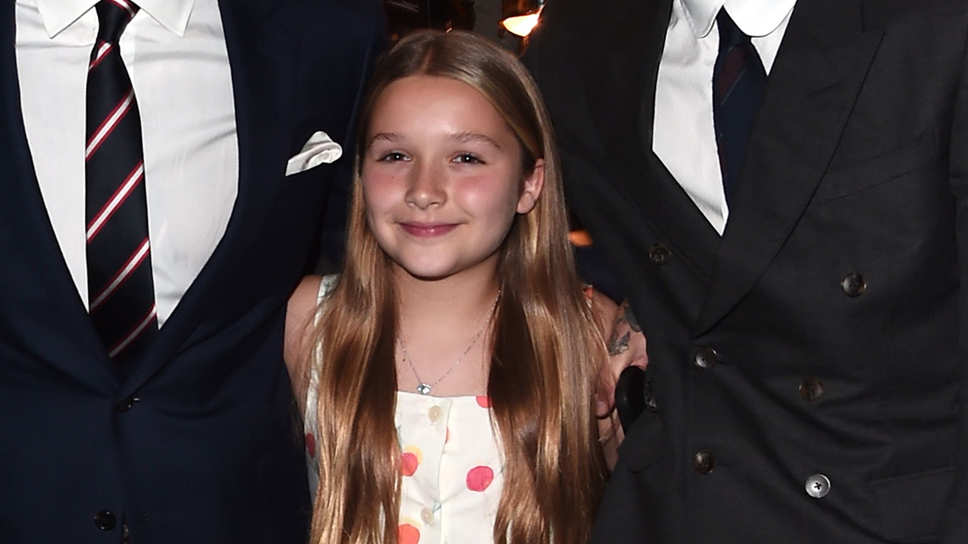 Harper Beckham showcases gorgeous Christmas manicure inside Cotswolds ...