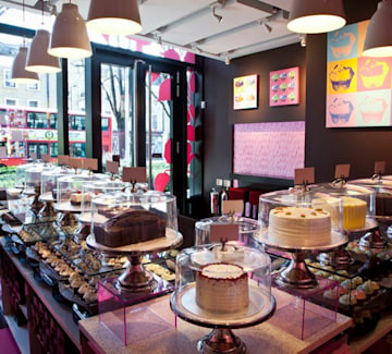 Red Velvet cupcakes: Create Christmas cupcakes with The Hummingbird ...