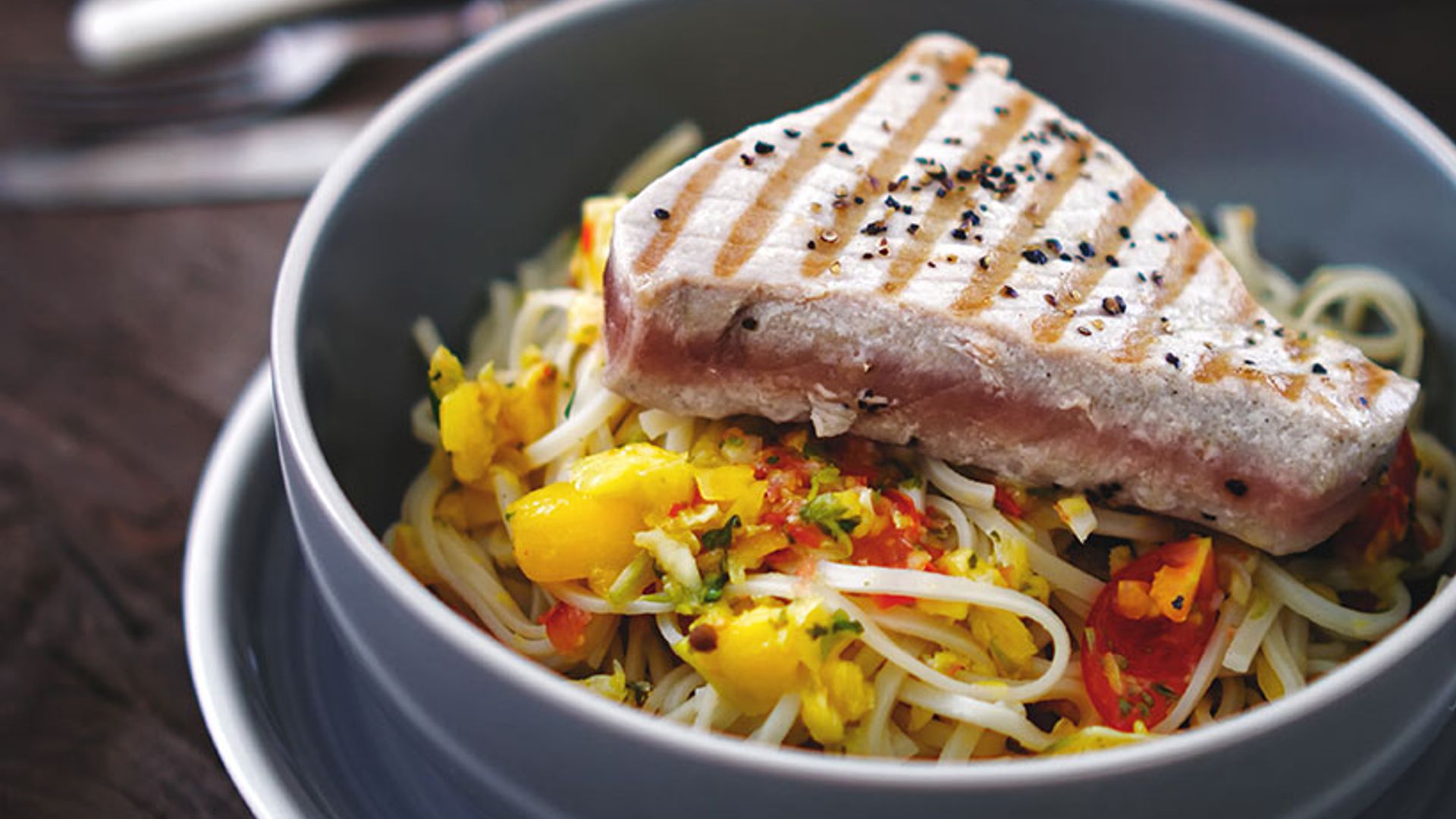 Recipe of the week: Seared tuna on a bed of noodles with a warm mango ...