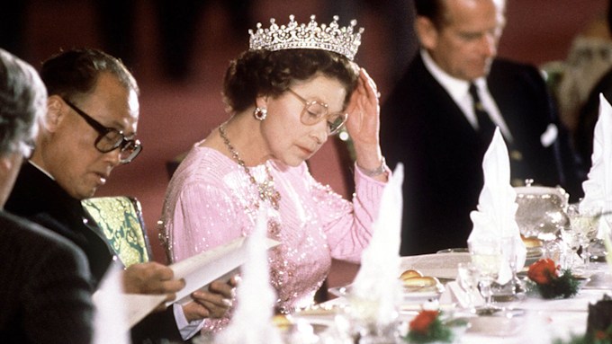 The Queen's unusual way of ordering her meals at Buckingham Palace ...