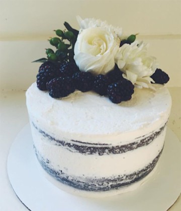 Meghan Markle shows off DIVINE 'naked' cake for 40th birthday | HELLO!