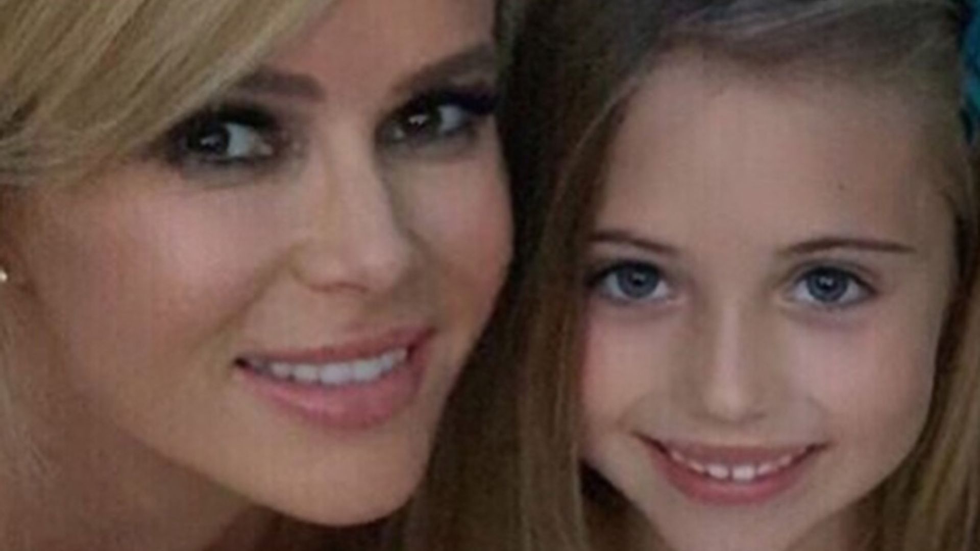 Amanda Holden twins with her youngest daughter in an incredible black ...