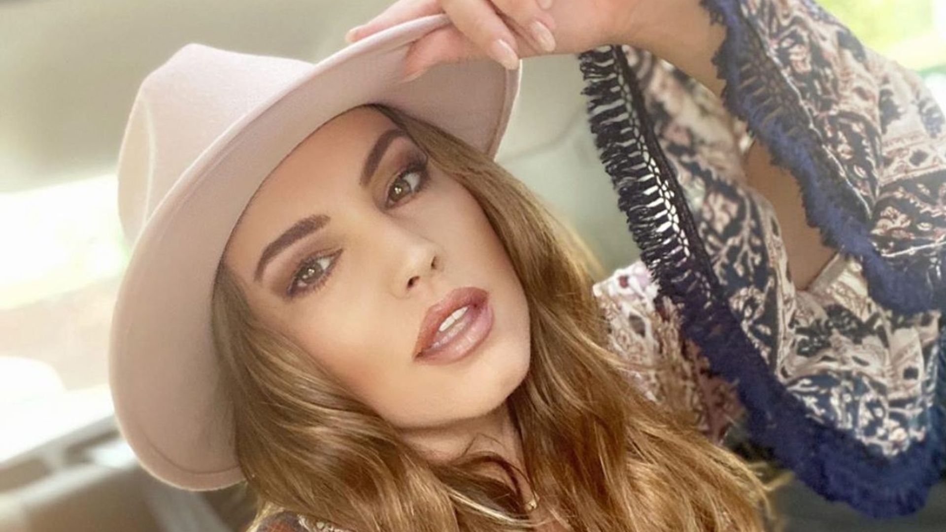 Kelly Brook sends fans wild in the most stunning outfit for autumn | HELLO!
