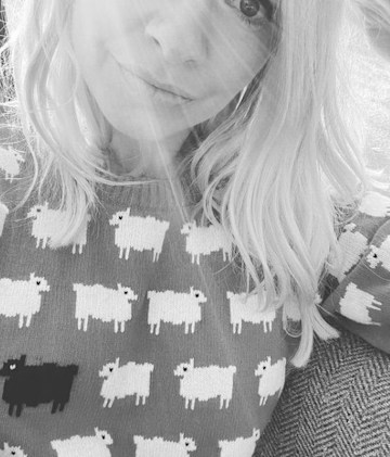 Holly Willoughby WOWS This Morning fans in glitzy, figure-hugging dress ...