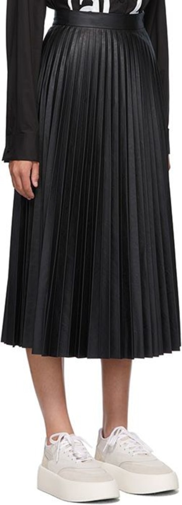 Kelly Ripa’s pleated leather skirt is the best way to wrap up winter ...