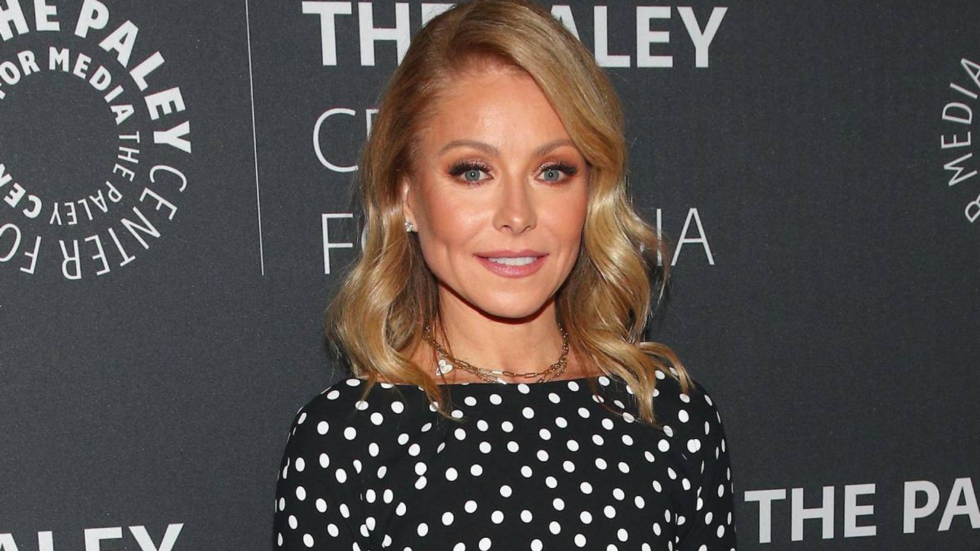 Kelly Ripa’s figure-flattering floral dress has fans saying the same ...
