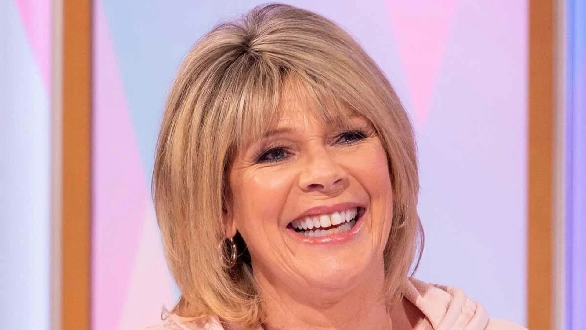Ruth Langsford looks incredible in figure-flattering denim as she ...
