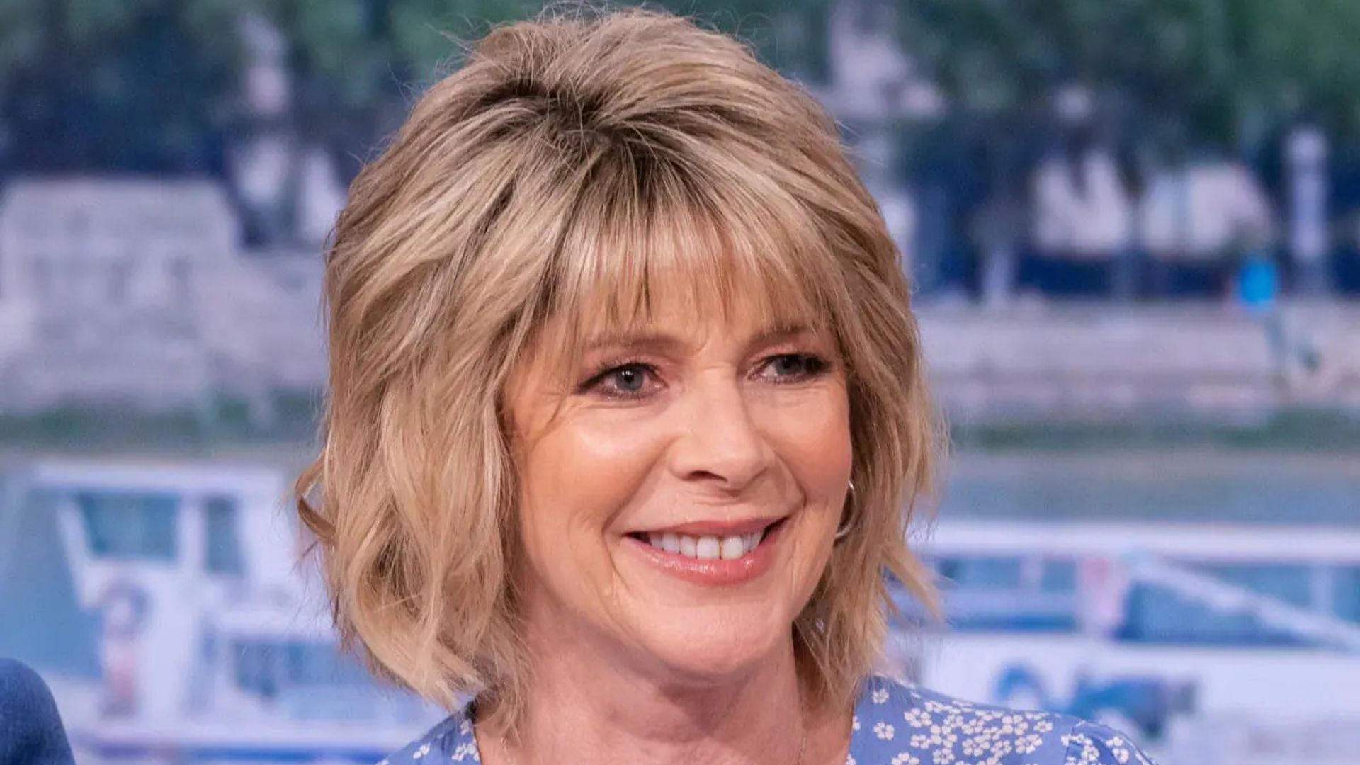 Ruth Langsford looks beautiful in her flattering slim-fit trousers ...