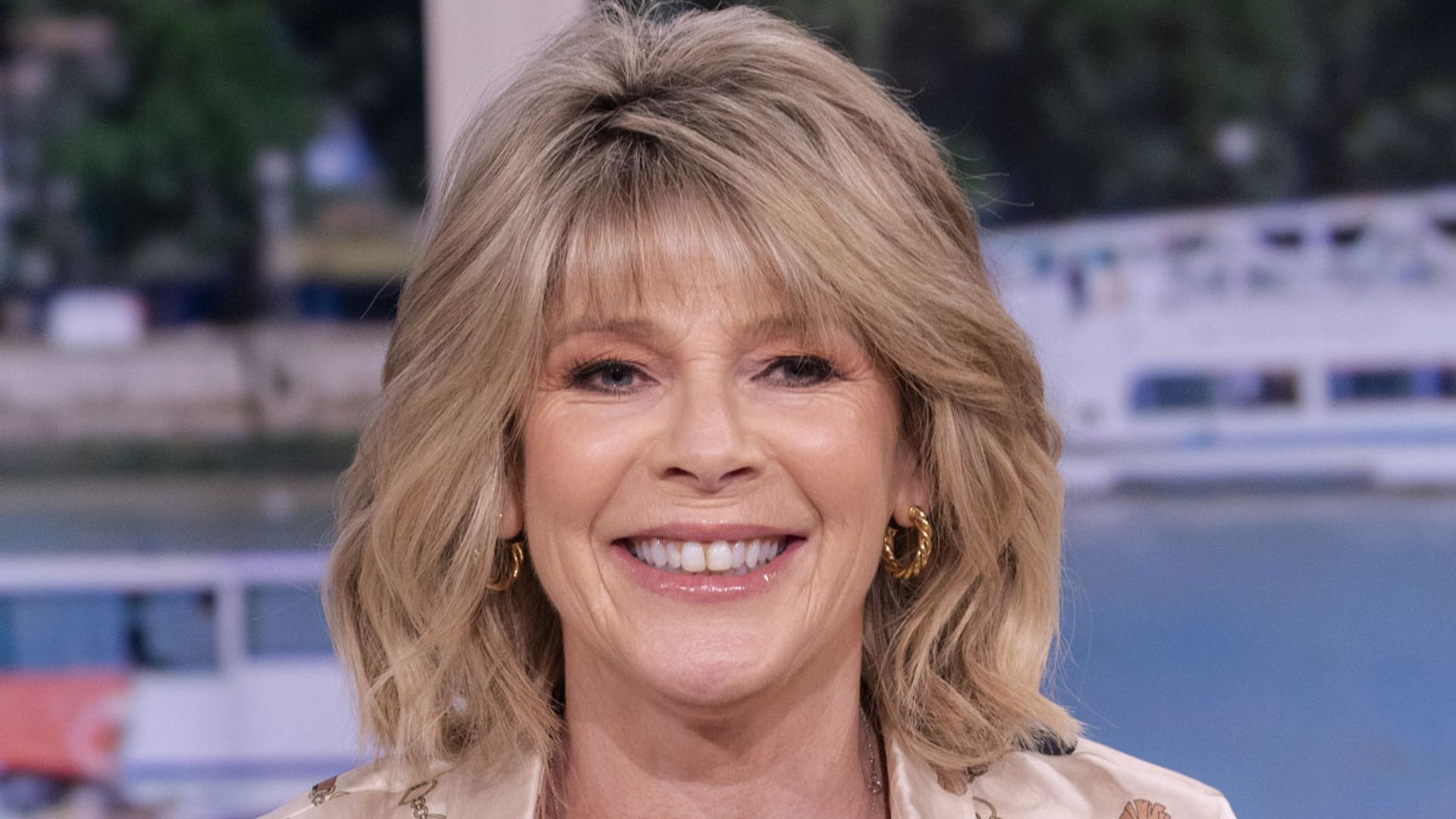 Ruth Langsford rocks skinny trousers – wait 'till you see her shoes ...