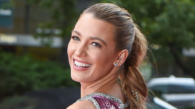 Blake Lively makes surprise appearance in stunning mini dress for ...