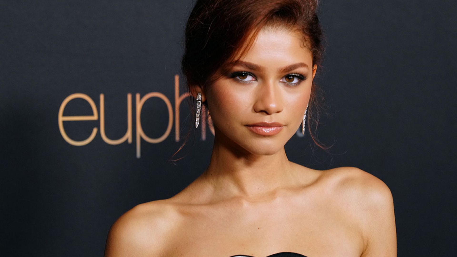 Euphoria's Zendaya commands attention in jaw-dropping skin-tight gown ...